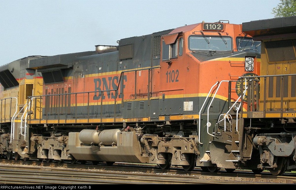 BNSF 1102